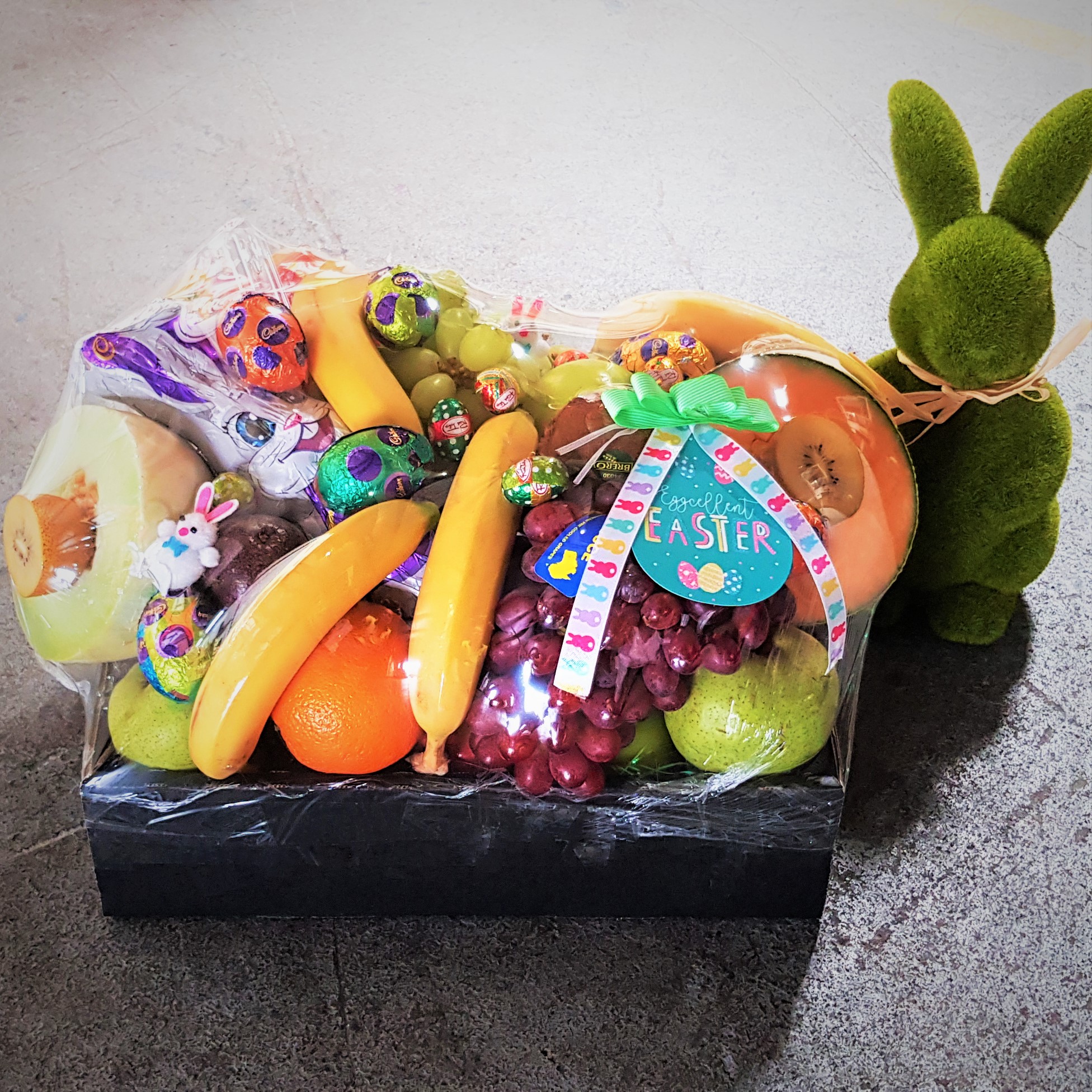 EASTER FRUIT BOX *PREMIUM QUALITY* *LOTS OF CHOCOLATE INCLUDED ...